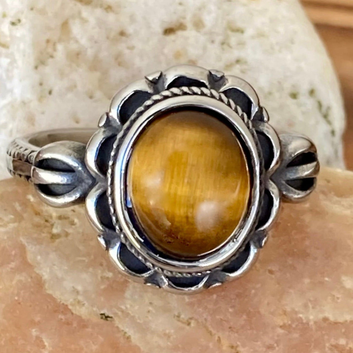 Antique Cats Eye Stone Ring R205