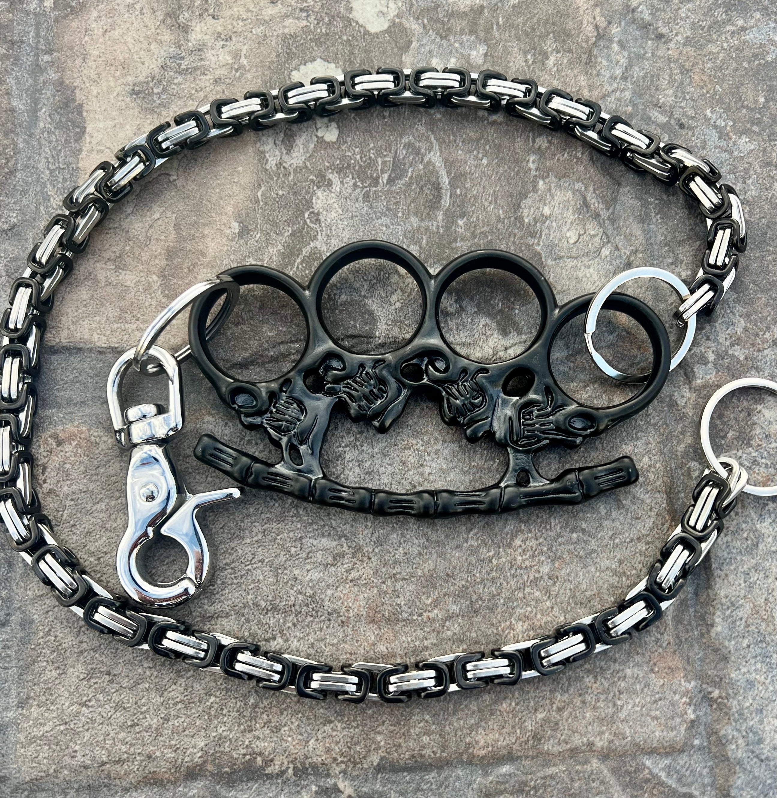 Black Skull Four Finger Ring Wallet Chain - Black & Silver Daytona Del